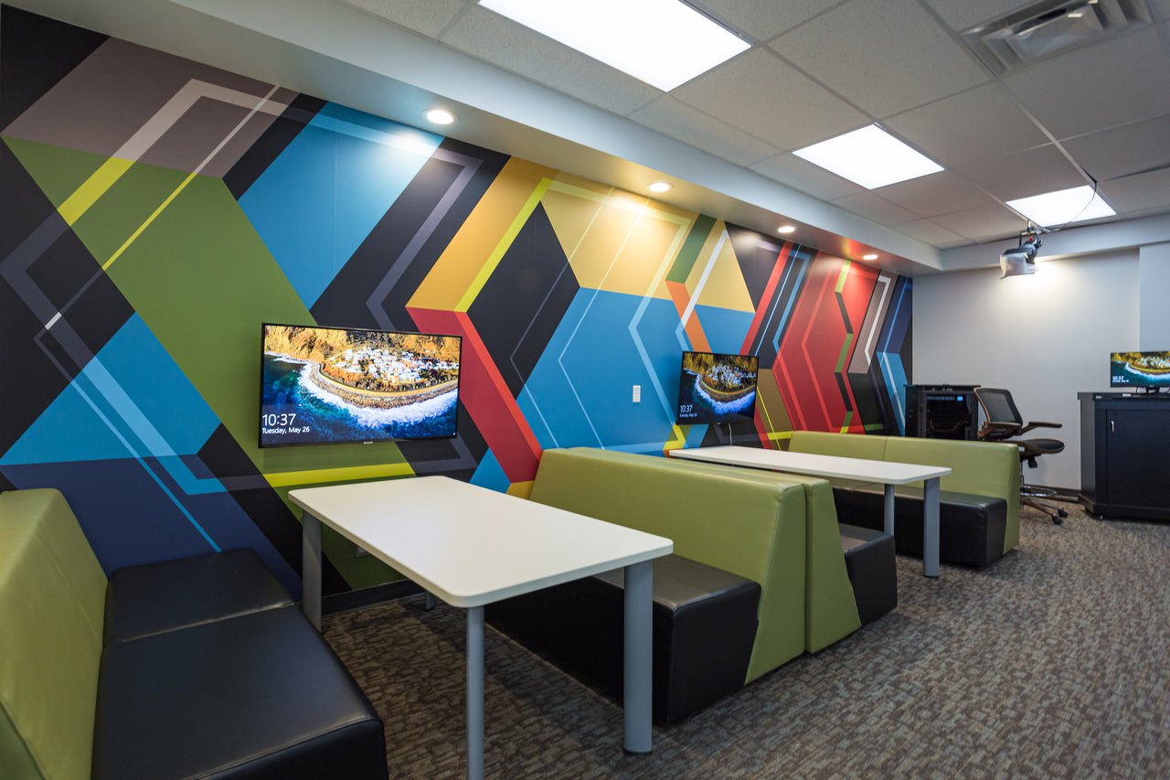College Drive Campus - Graphic Design