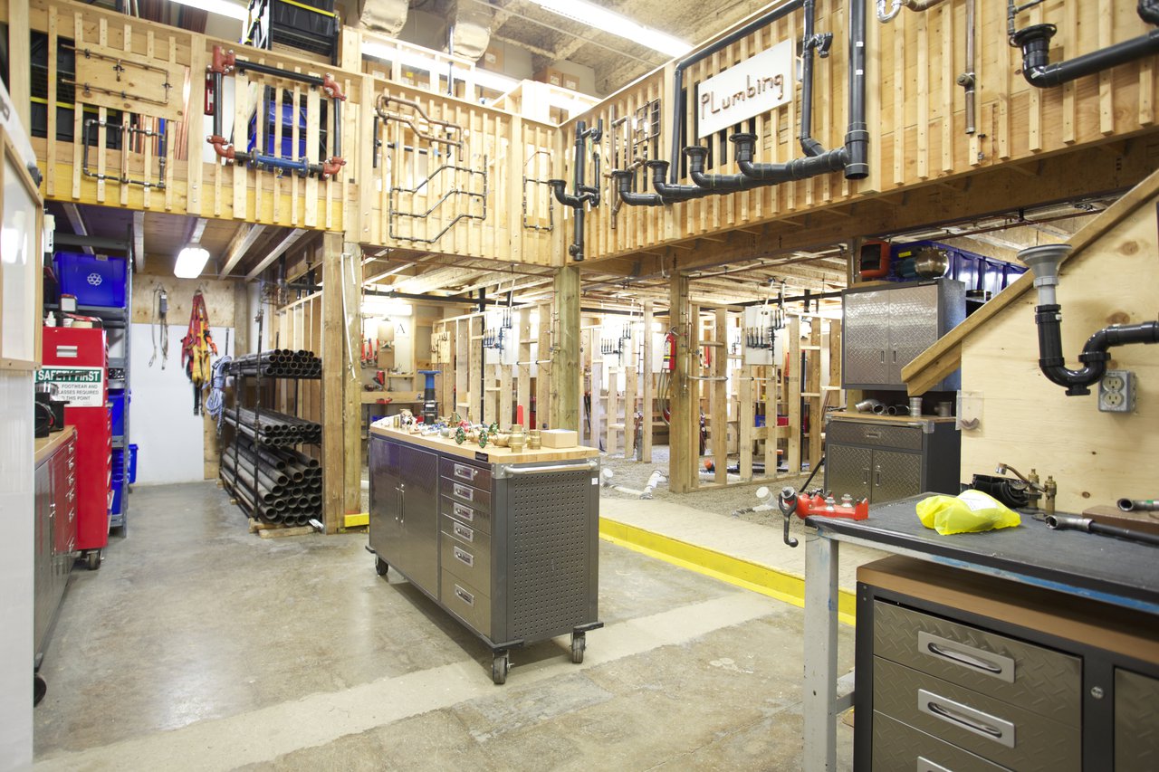 Commerce Court Campus - Plumbing Lab Gallery