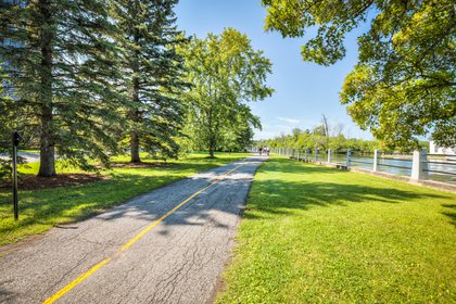 Explore Ottawa - Bike Path - Campus and Rideau Canal