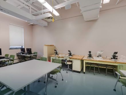 Classrooms & Labs - Biology Lab