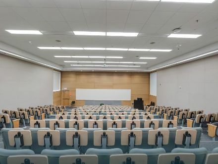 Classrooms & Labs - Lecture Theatre CS104
