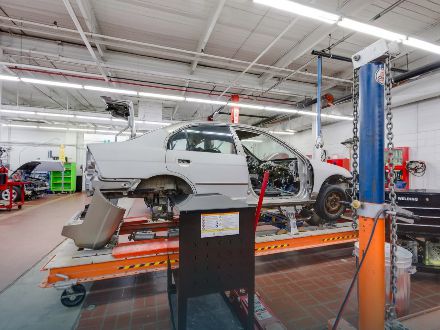 Ashtonbee Campus - Autobody Repair Lab