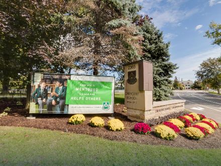 Lower School Tour - Driveway Entrance from Bayview