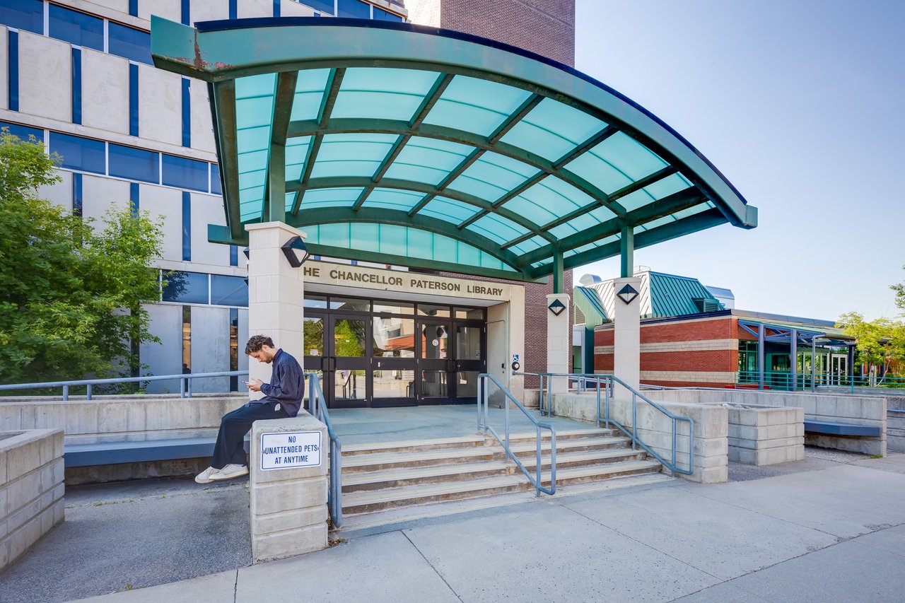 Lakehead - Thunder Bay - Chancellor Paterson Library