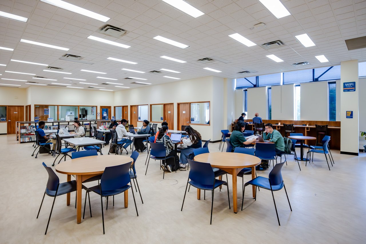 Lakehead - Thunder Bay - Chancellor Paterson Library