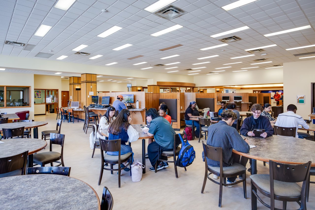 Lakehead - Thunder Bay - Chancellor Paterson Library