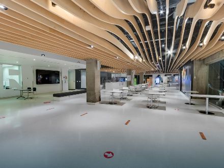 Main building: common areas - Visit the main building's interior