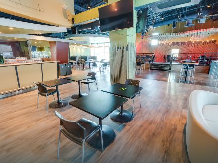 Red Deer Polytechnic Main Campus - FarSide Bar and Grill