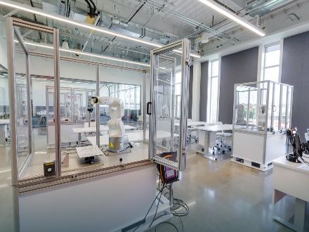 Engineering Technology - KUKA Robotics Lab