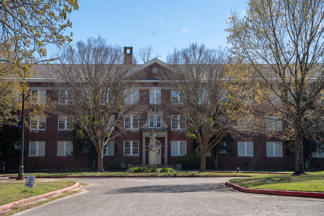 Residence Life - Mobile Hall