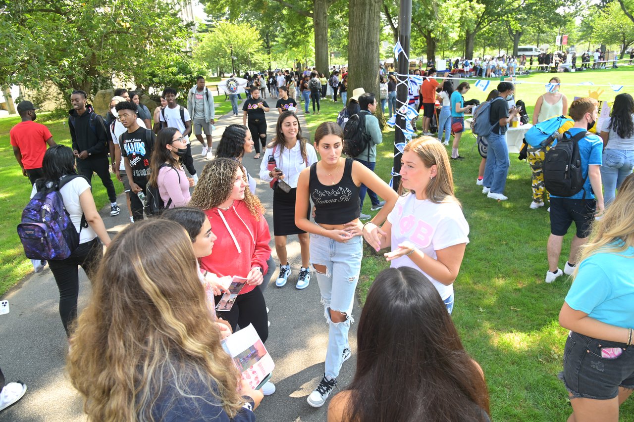 Queens Campus Virtual Experience - Spirit and Traditions on the Great Lawn