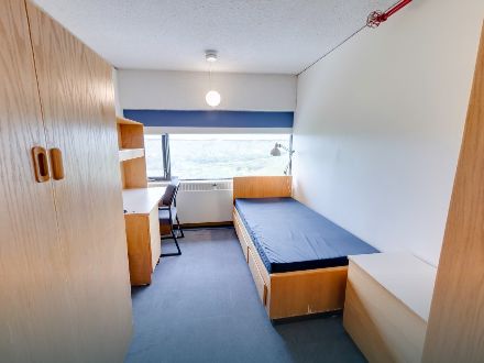 On-Campus Housing - UH | Hallway Double Room