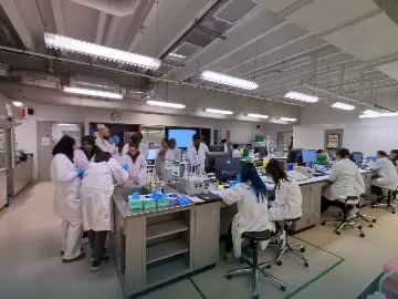 University of Toronto Mississauga Campus Tour - Biology Upper Year Lab