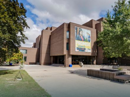 UWindsor Campus Tour - Leddy Library