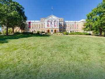 Self-Guided Campus Tour - Self-Guided Tour: Bascom Hill