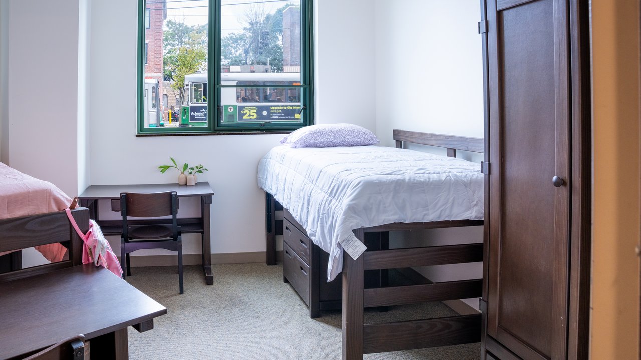 Residence Hall Tour - Apartments@525 Huntington