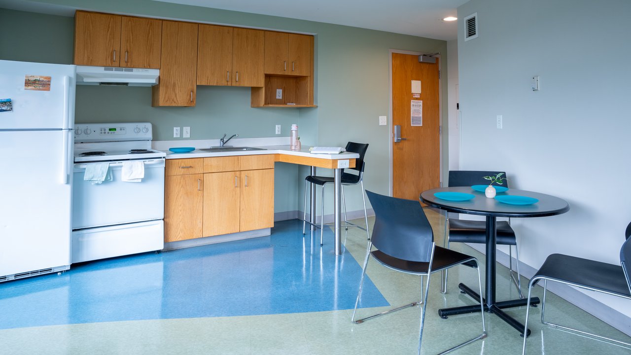 Residence Hall Tour - 555 Suites