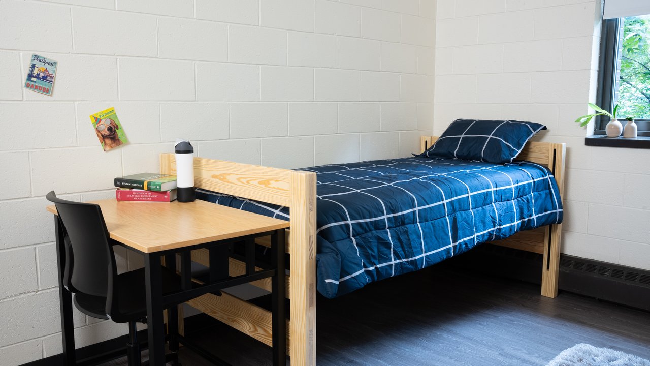 Residence Hall Tour - Baker Hall Rooms