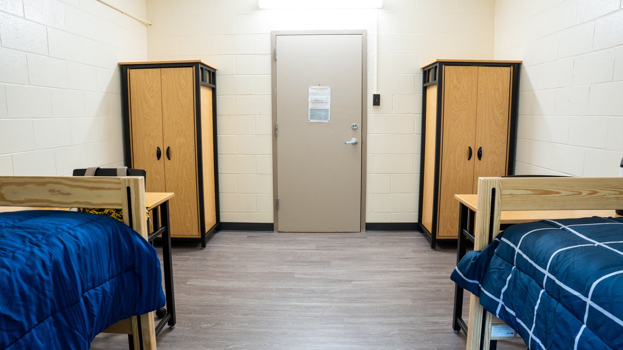 Residence Hall Tour - Baker Hall Rooms