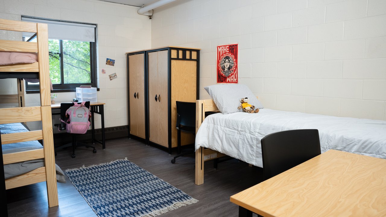 Residence Hall Tour - Baker Hall Rooms