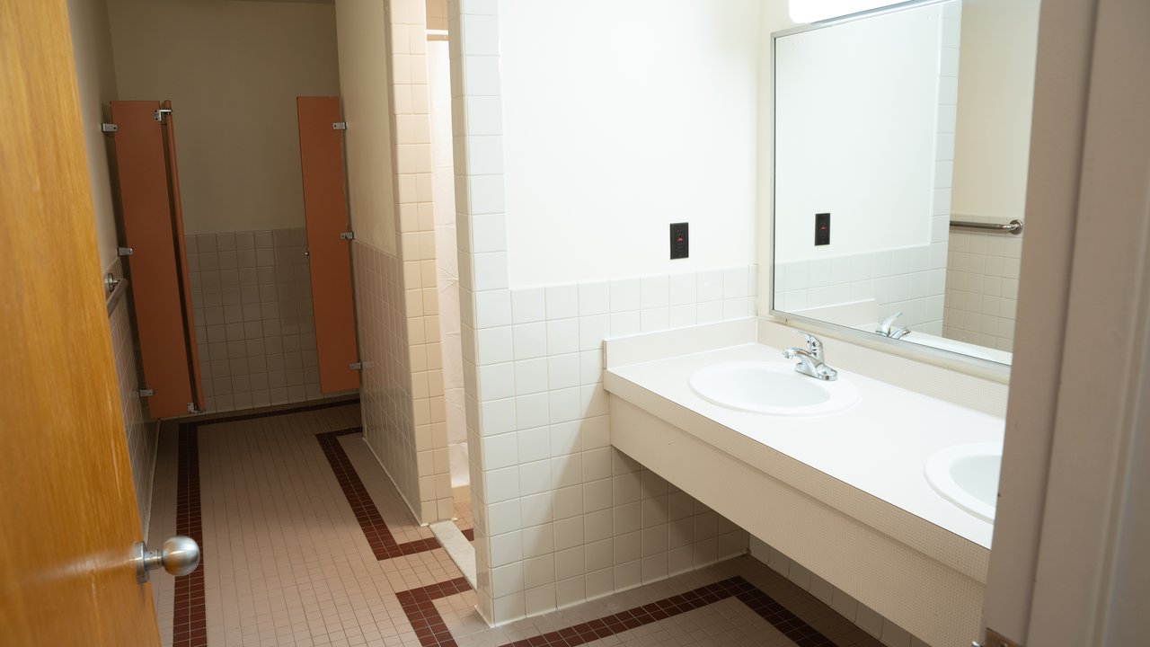 Residence Hall Tour - Evans Way and Tudbury Hall Suites