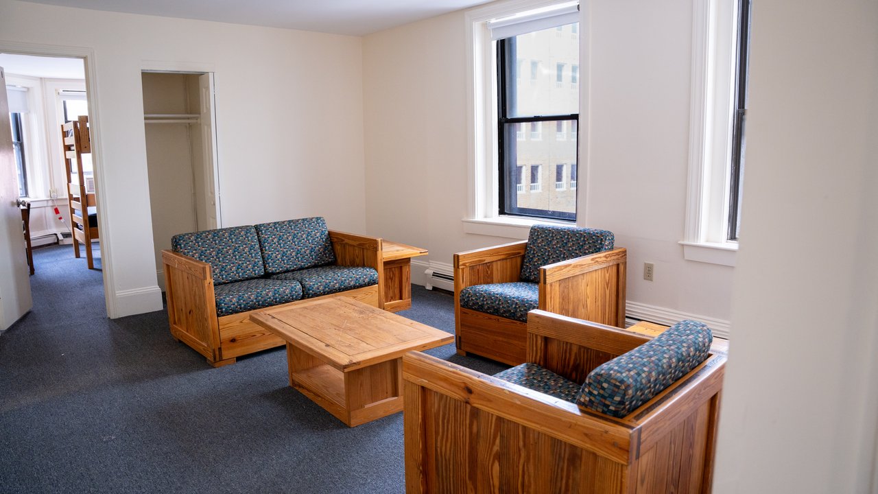 Residence Hall Tour - Louis Prang and Vancouver Apartments