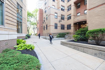 Residence Hall Tour - Evans Way and Tudbury Hall Lobby