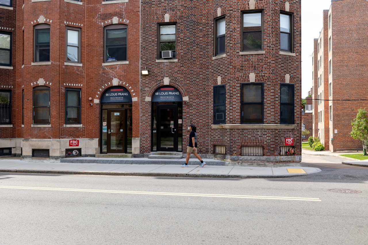 Residence Hall Tour - Louis Prang and Vancouver Apartments